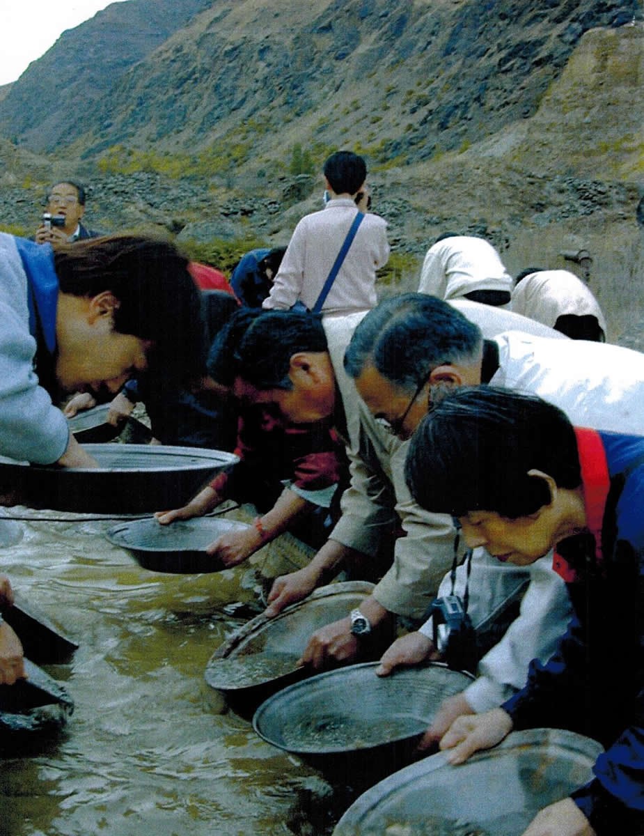 Gold Panning near Cromwell & Queenstown - Goldfields Mining Centre